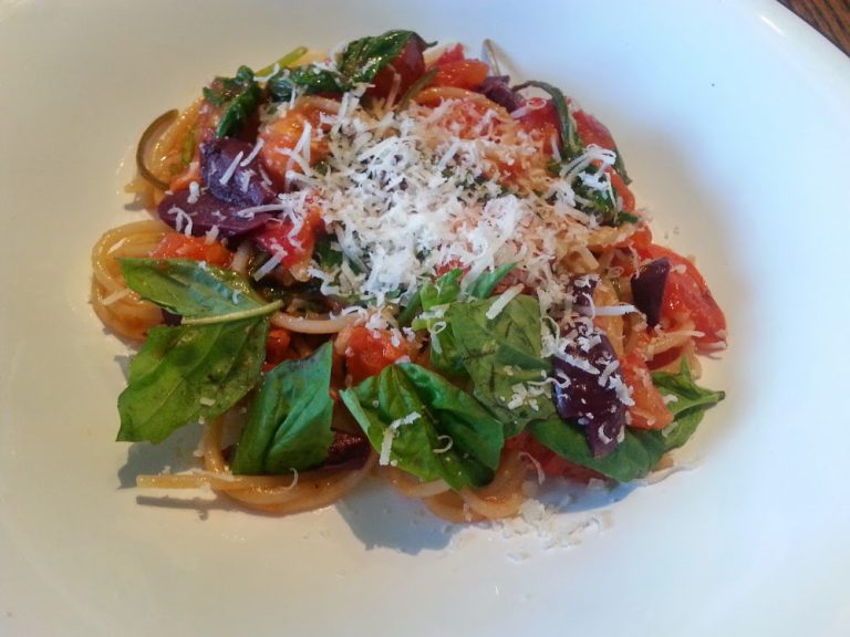 Brown Rice Spaghetti in Fresh Tomato Sauce - The Naked Food Life